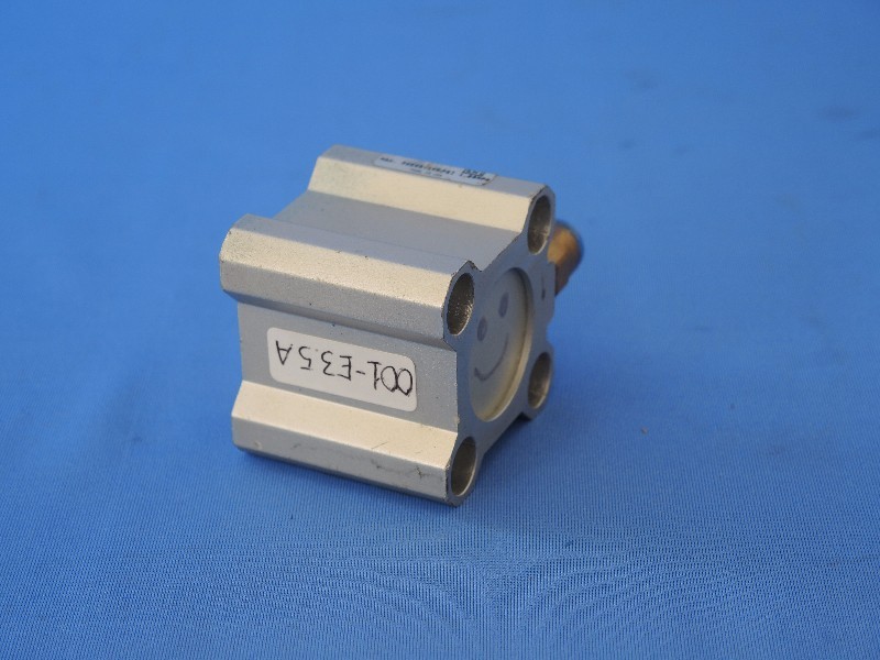 SMC CQ2B25-15D Cylinder